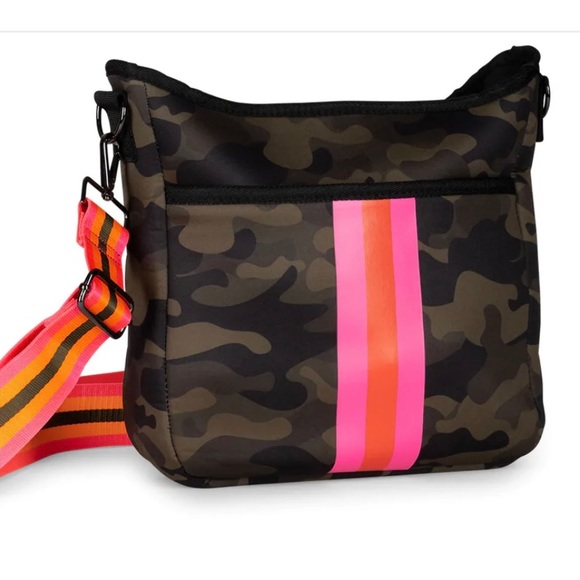 HAUTE SHORE | Bags | Haute Shore Like New Blake Showoff Neoprene ...